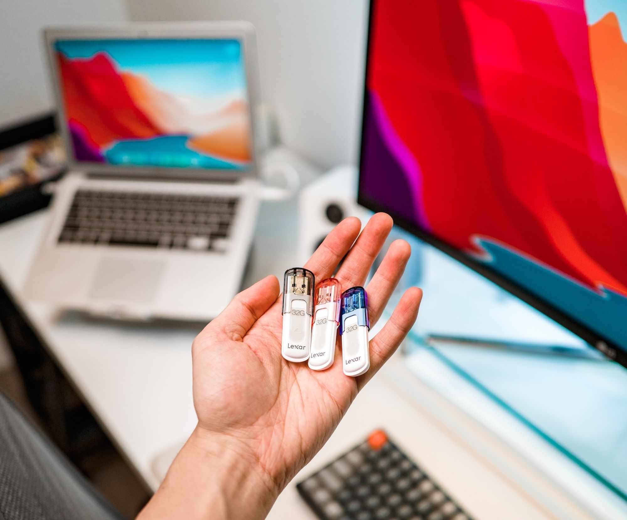 Best Flash Drive to Store Your Important Files and Data Backups!